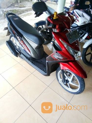 Motor Honda Beat Warna Merah Tahun 2013 di Kota Bandung, Jawa Barat ...