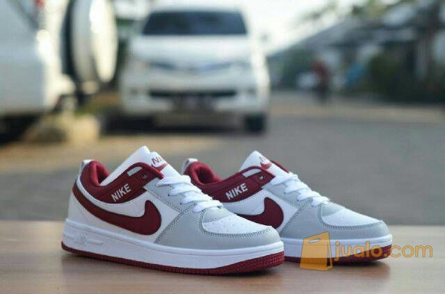 SALE AGUSTUS SEPATU SPORT PRIA KEREN NIKE AIR FORCE ONE MAN di Kota ...